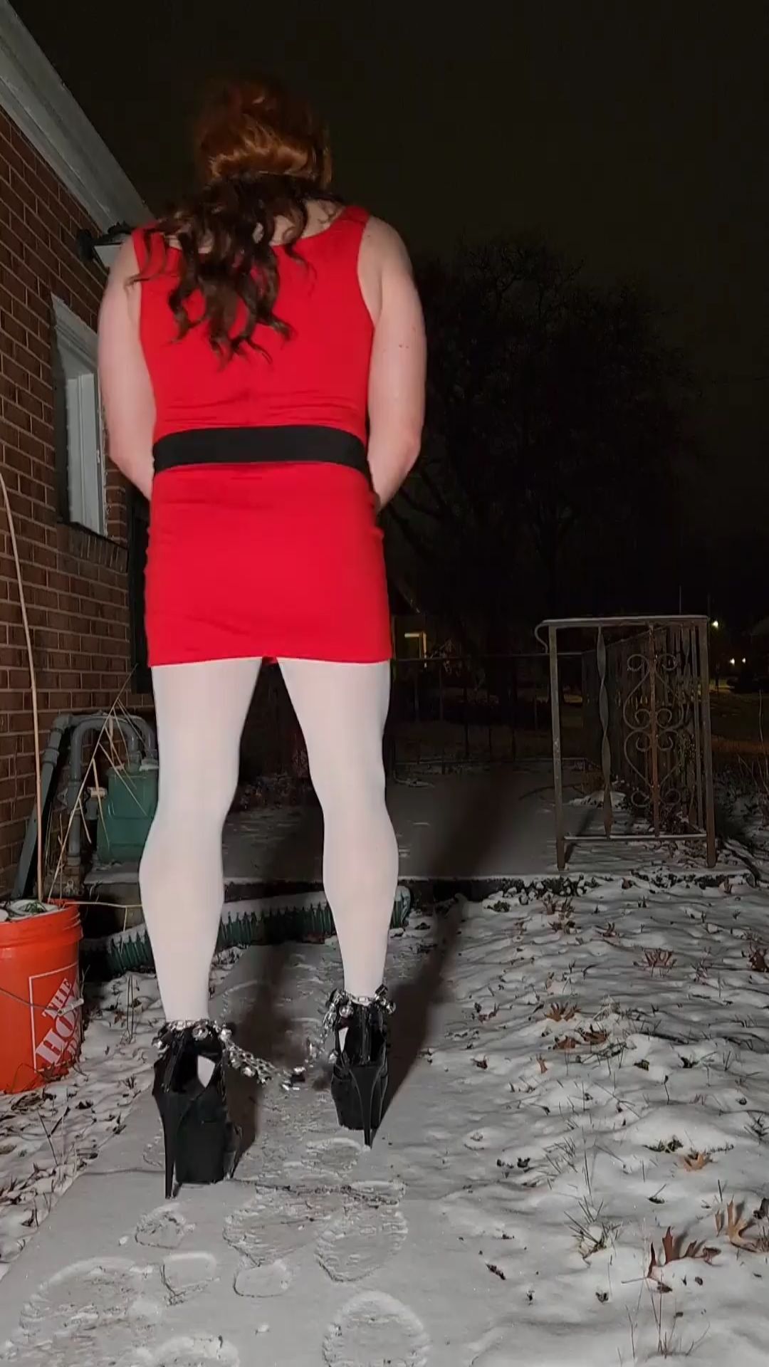 Sissy Kaydance chained in the snow - Sissykaydance.com